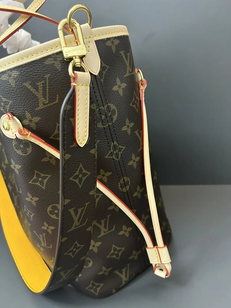 Exact replica Louis Vuitton Shopping Bags