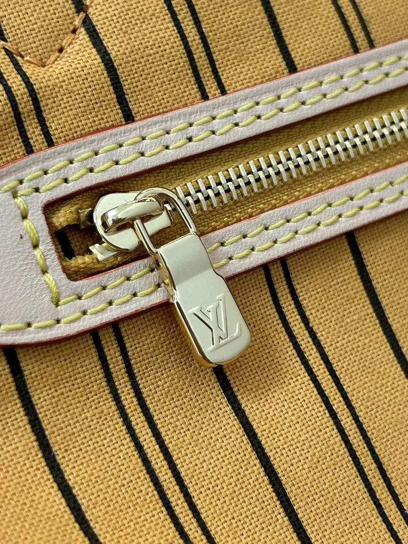 Exact replica Louis Vuitton Shopping Bags