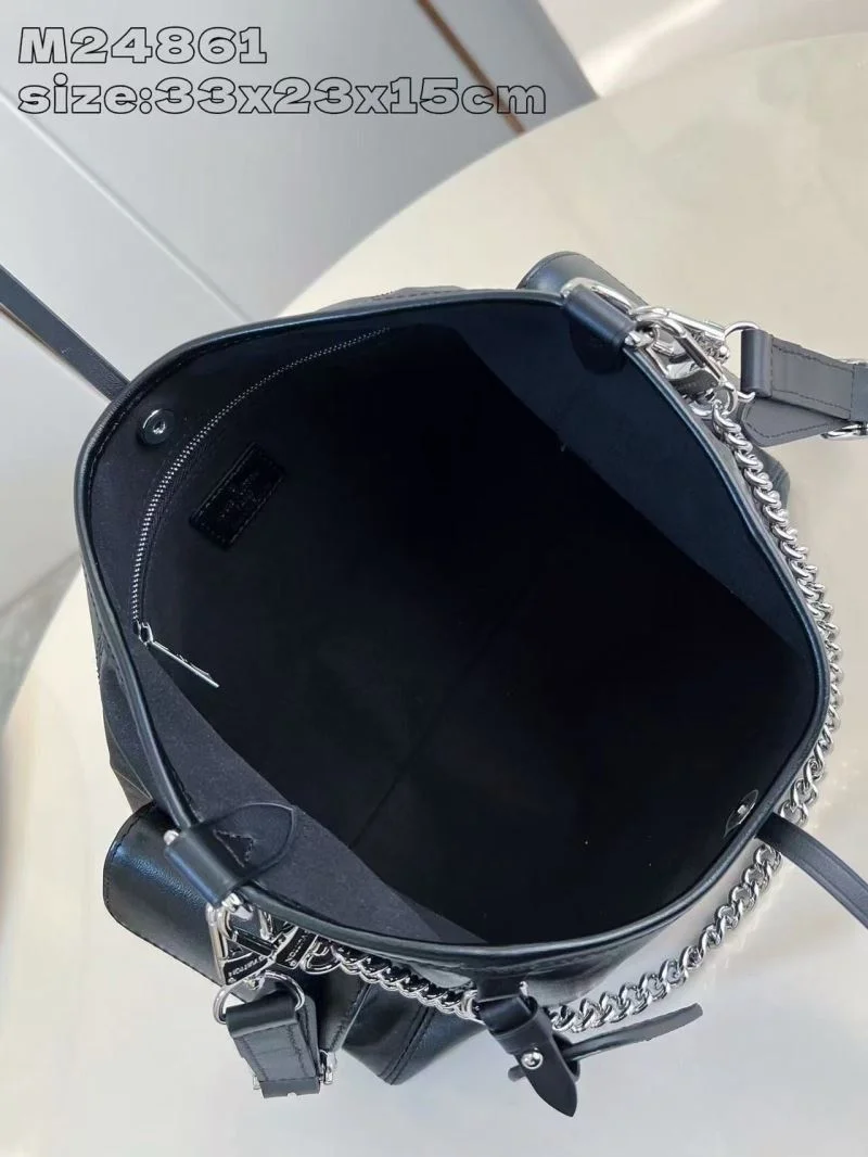 Indistinguishable Louis Vuitton Shopping Bags
