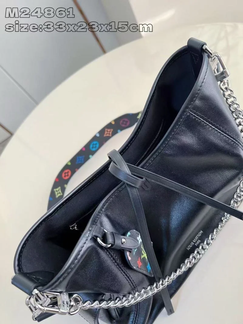 Indistinguishable Louis Vuitton Shopping Bags