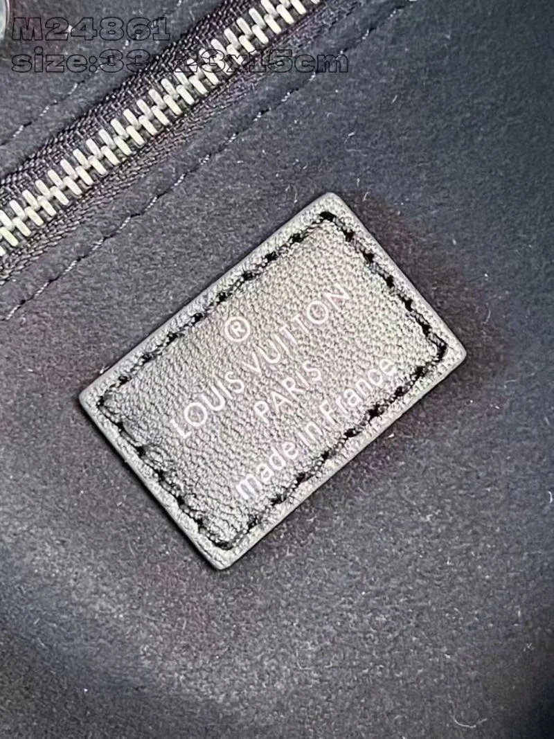 Indistinguishable Louis Vuitton Shopping Bags