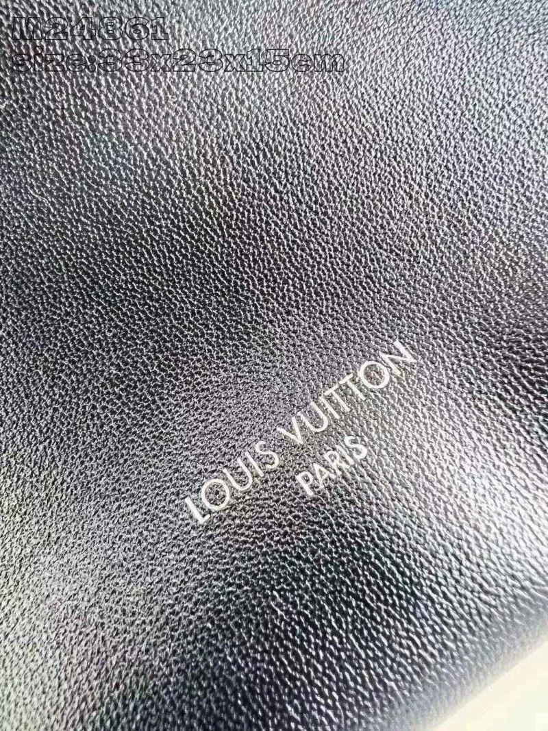 Indistinguishable Louis Vuitton Shopping Bags
