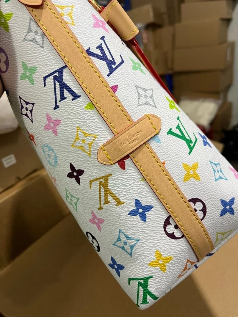 Indistinguishable Louis Vuitton Shopping Bags