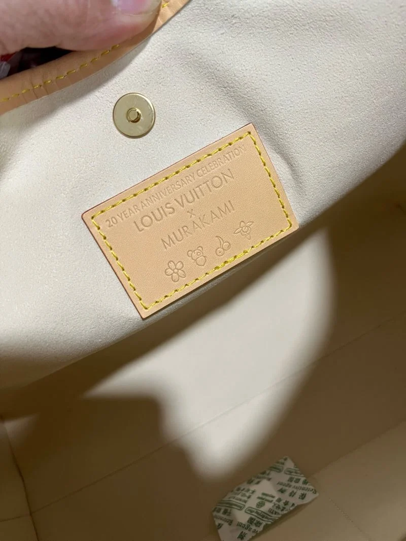 Indistinguishable Louis Vuitton Shopping Bags