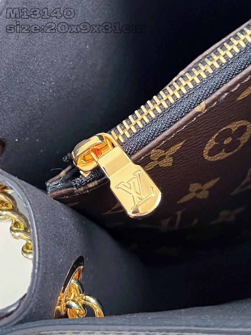 Top mirror Louis Vuitton Shopping Bags