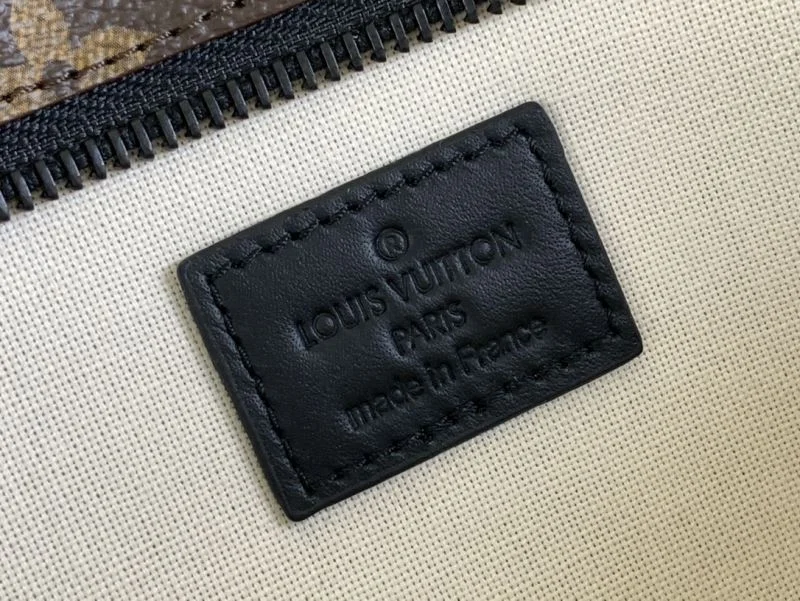 Exact replica Louis Vuitton Shopping Bags