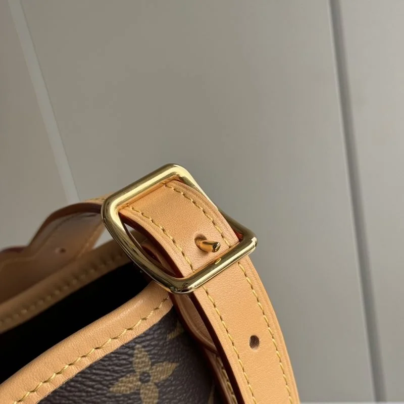 Low-cost Louis Vuitton Shopping Bags