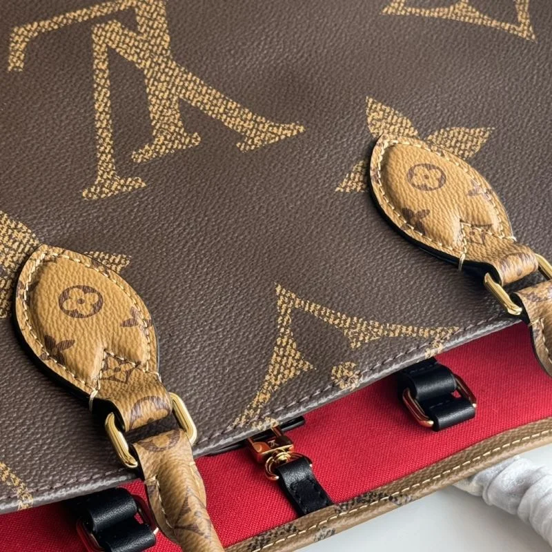 Indistinguishable Louis Vuitton Shopping Bags