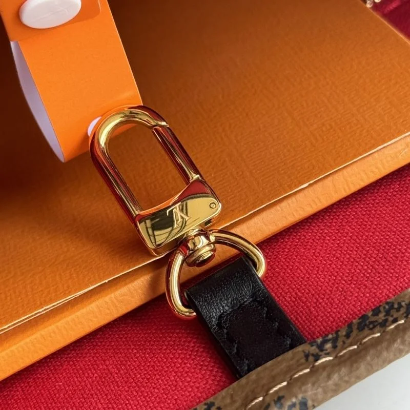 Indistinguishable Louis Vuitton Shopping Bags