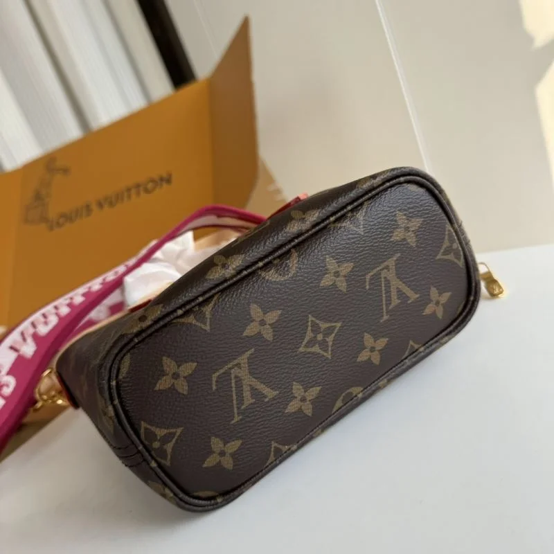 Indistinguishable Louis Vuitton Shopping Bags