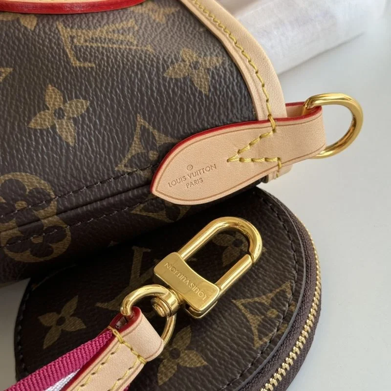 Indistinguishable Louis Vuitton Shopping Bags