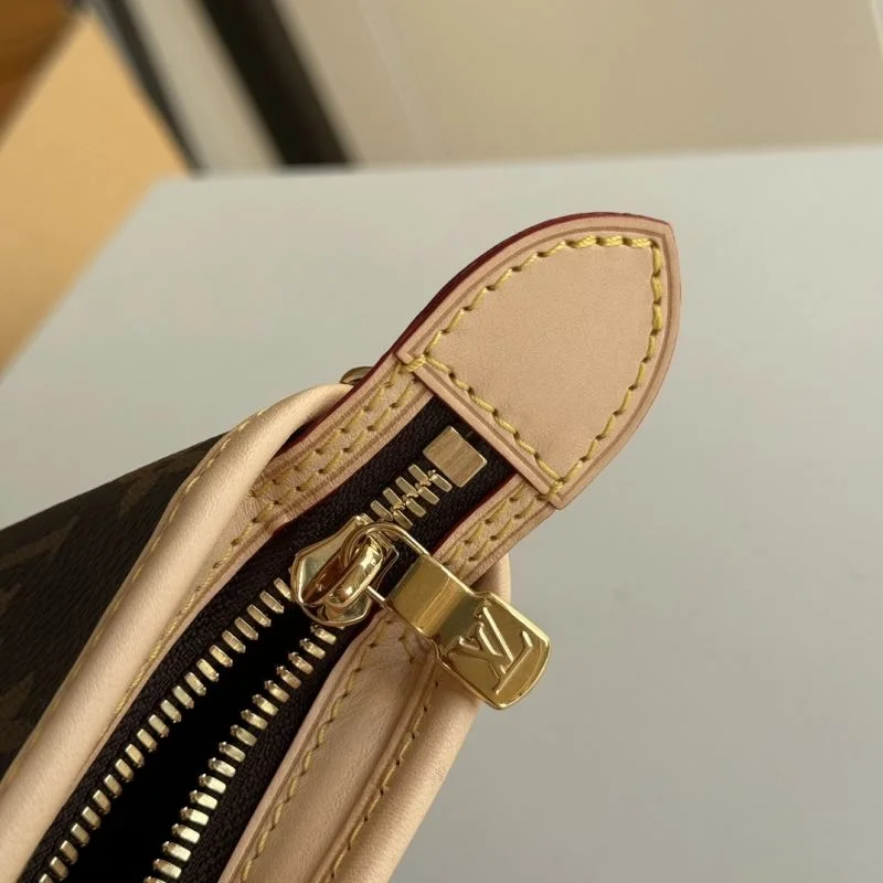Indistinguishable Louis Vuitton Shopping Bags