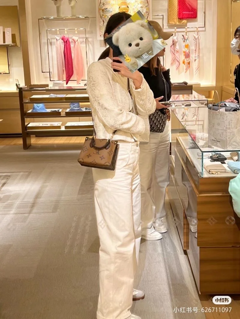 Perfect replica Louis Vuitton Shopping Bags