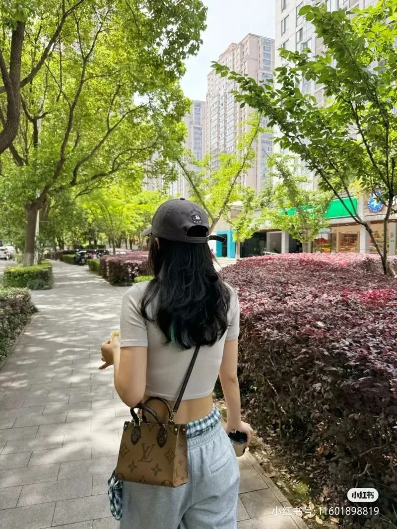 Perfect replica Louis Vuitton Shopping Bags