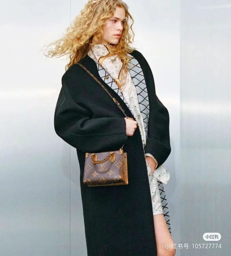 Perfect replica Louis Vuitton Shopping Bags