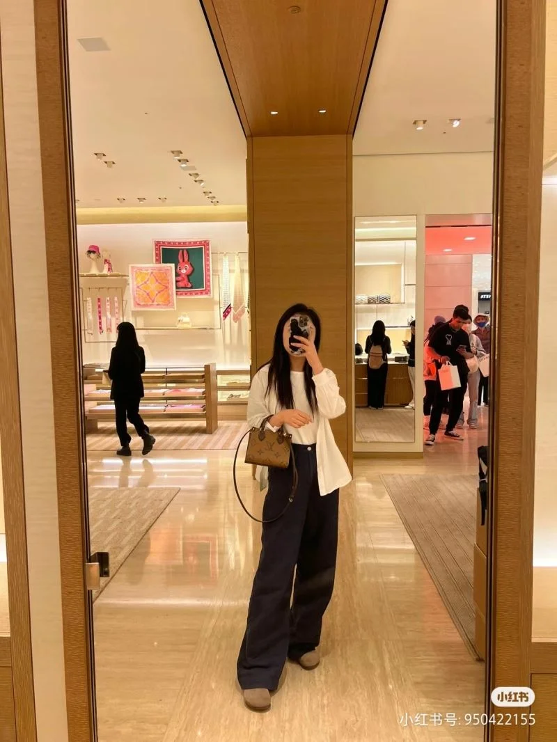 Perfect replica Louis Vuitton Shopping Bags