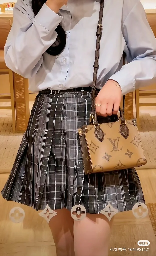 Perfect replica Louis Vuitton Shopping Bags