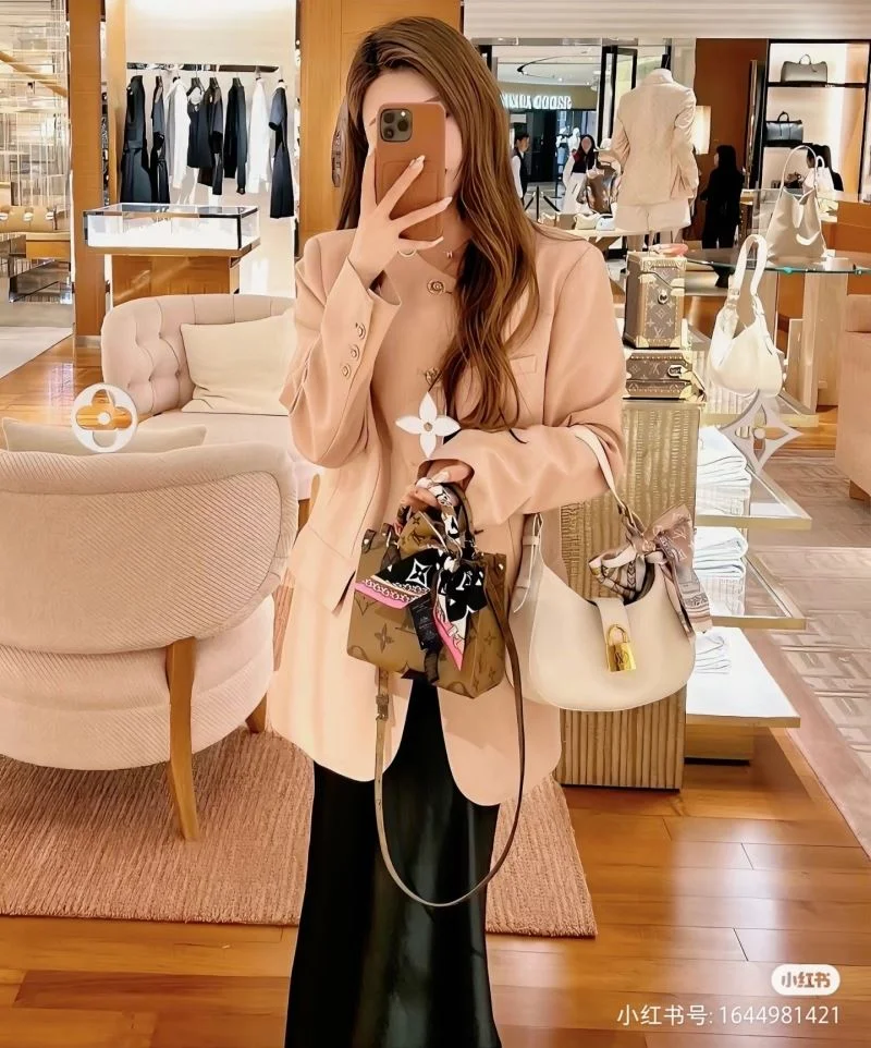 Perfect replica Louis Vuitton Shopping Bags