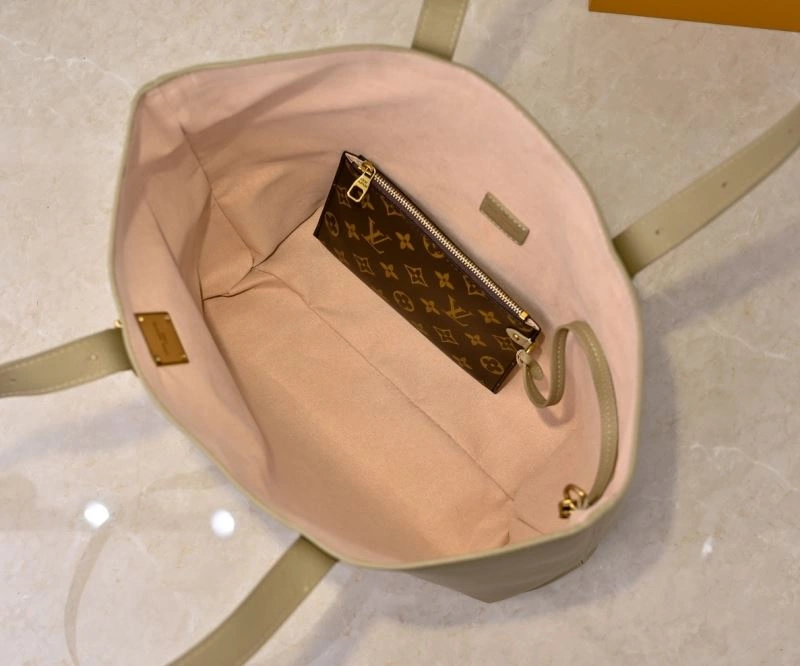 Bargain Louis Vuitton Shopping Bags