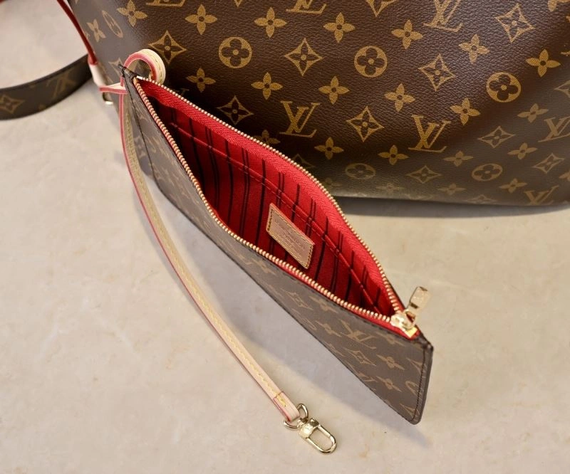 Low-cost Louis Vuitton Shopping Bags