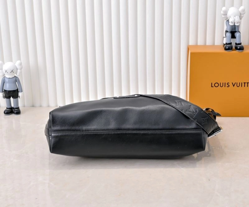 Indistinguishable Louis Vuitton Shopping Bags