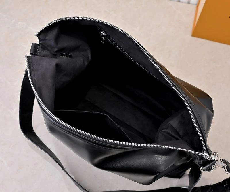 Indistinguishable Louis Vuitton Shopping Bags