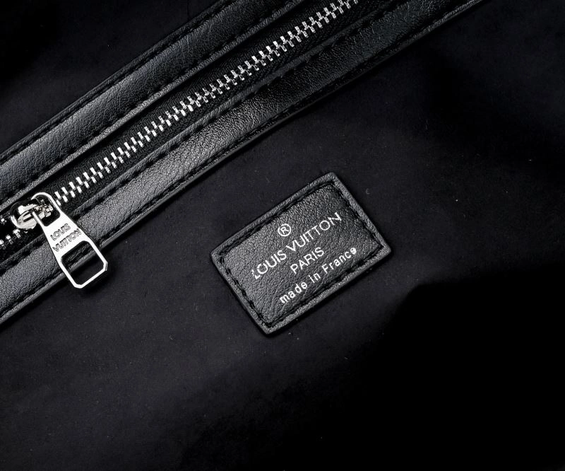 Indistinguishable Louis Vuitton Shopping Bags
