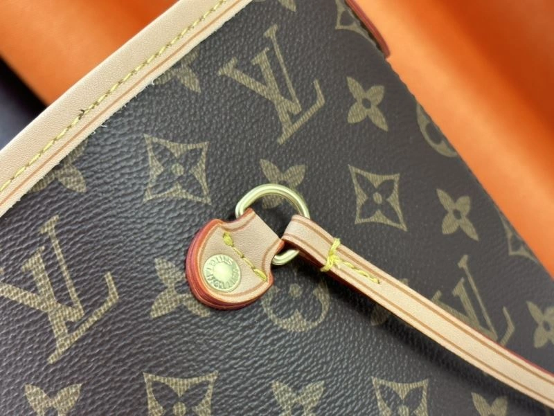 Top mirror Louis Vuitton Shopping Bags