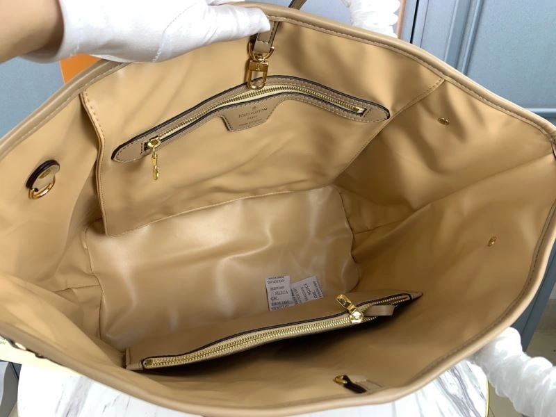 Top mirror Louis Vuitton Shopping Bags