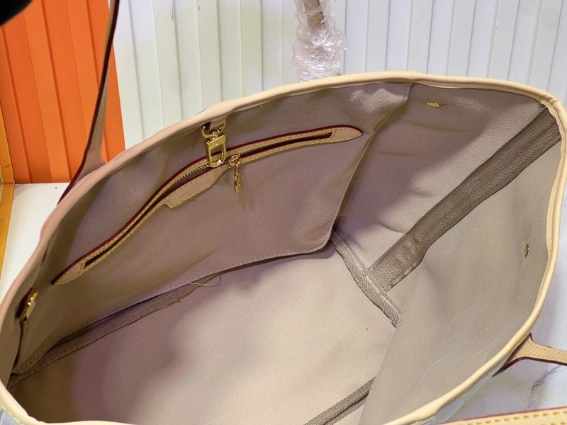 Low-cost Louis Vuitton Shopping Bags