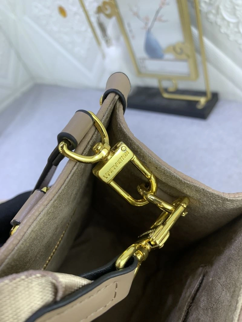 Indistinguishable Louis Vuitton Shopping Bags