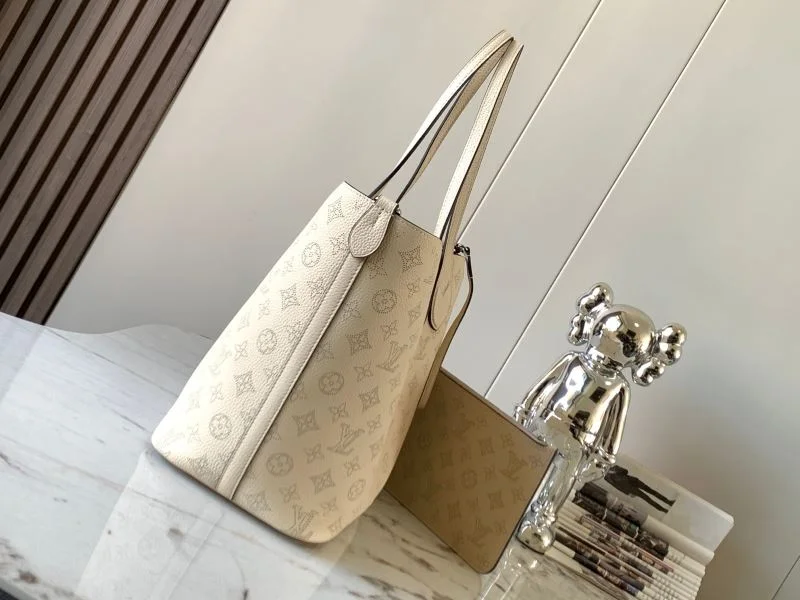 Exact replica Louis Vuitton Shopping Bags