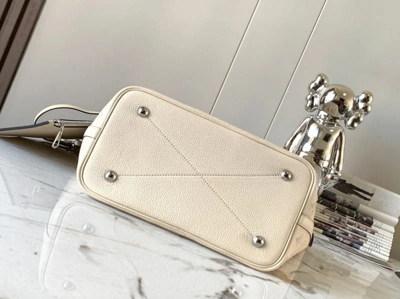 Exact replica Louis Vuitton Shopping Bags