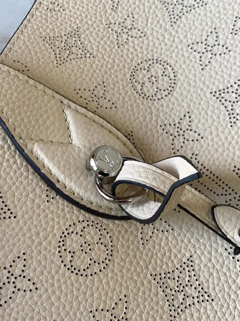 Exact replica Louis Vuitton Shopping Bags