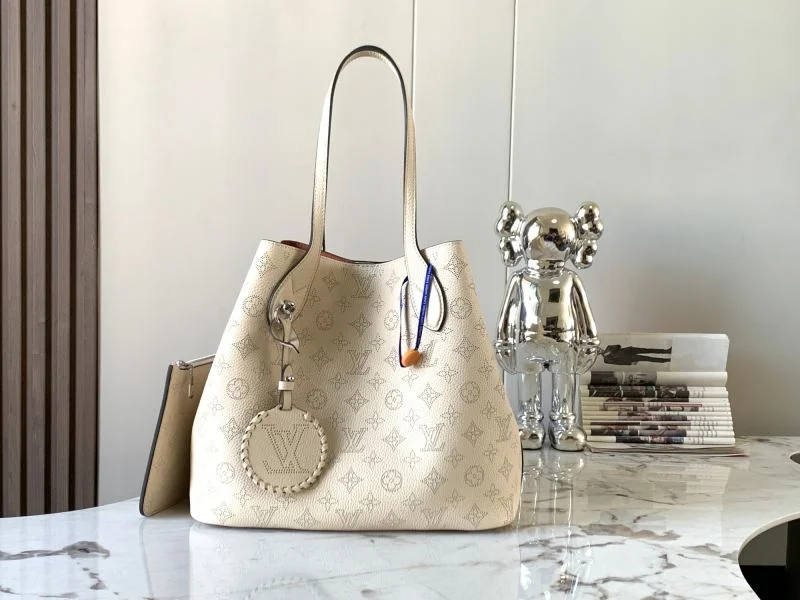 Exact replica Louis Vuitton Shopping Bags