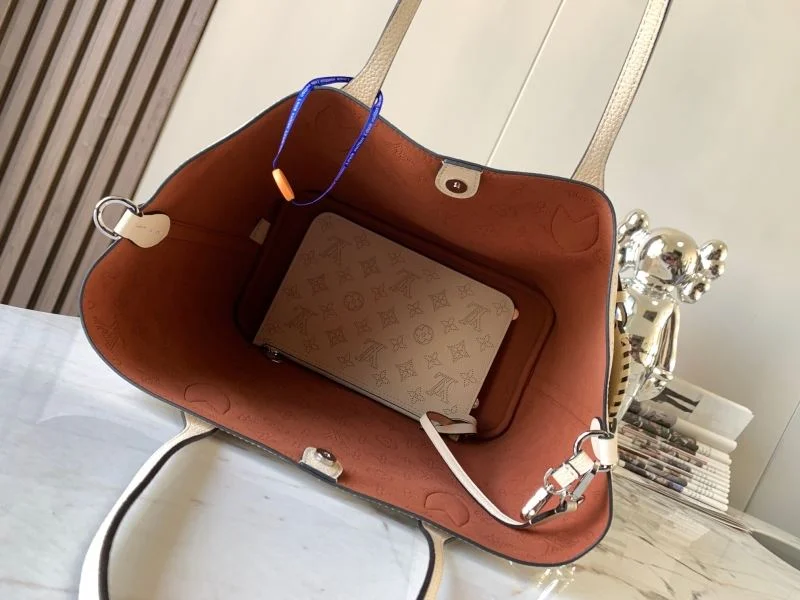 Exact replica Louis Vuitton Shopping Bags