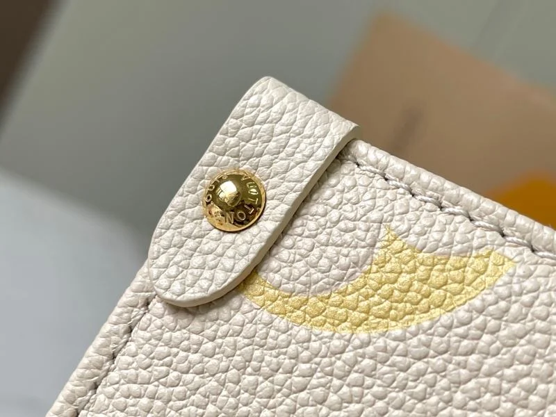 Low-cost Louis Vuitton Shopping Bags