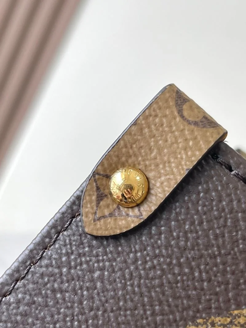 High accuracy Louis Vuitton Shopping Bags