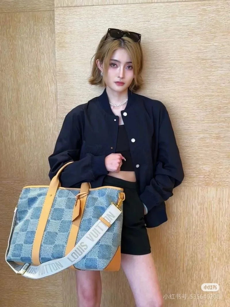 Reasonably priced Louis Vuitton Shopping Bags