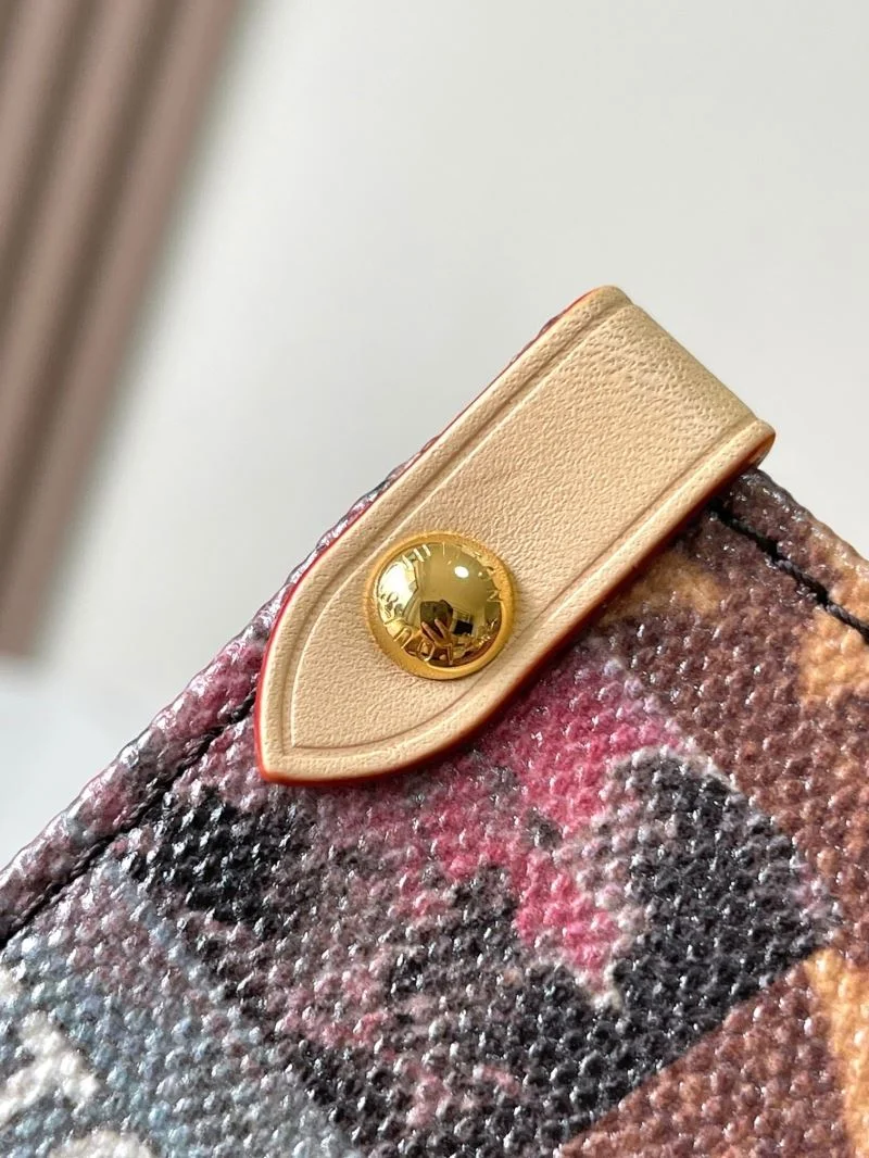 Bargain Louis Vuitton Shopping Bags