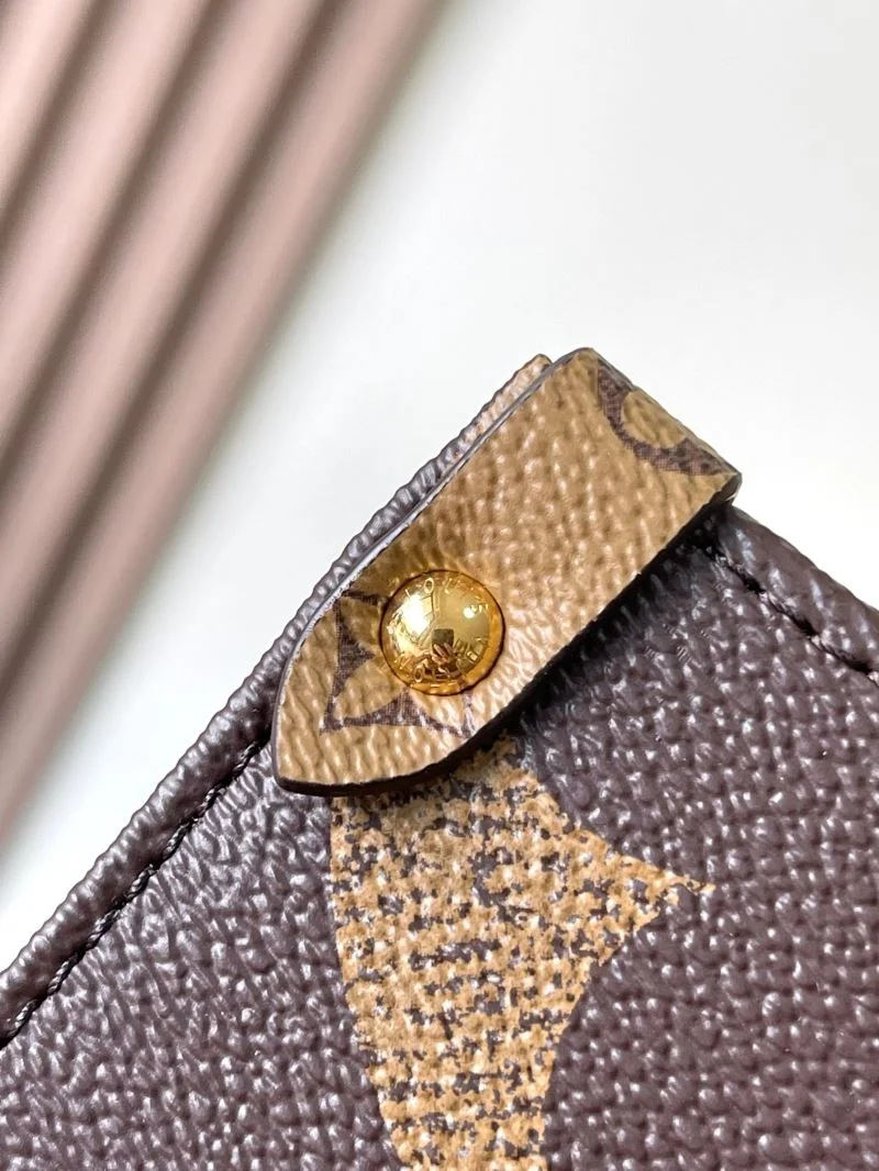 Bargain Louis Vuitton Shopping Bags