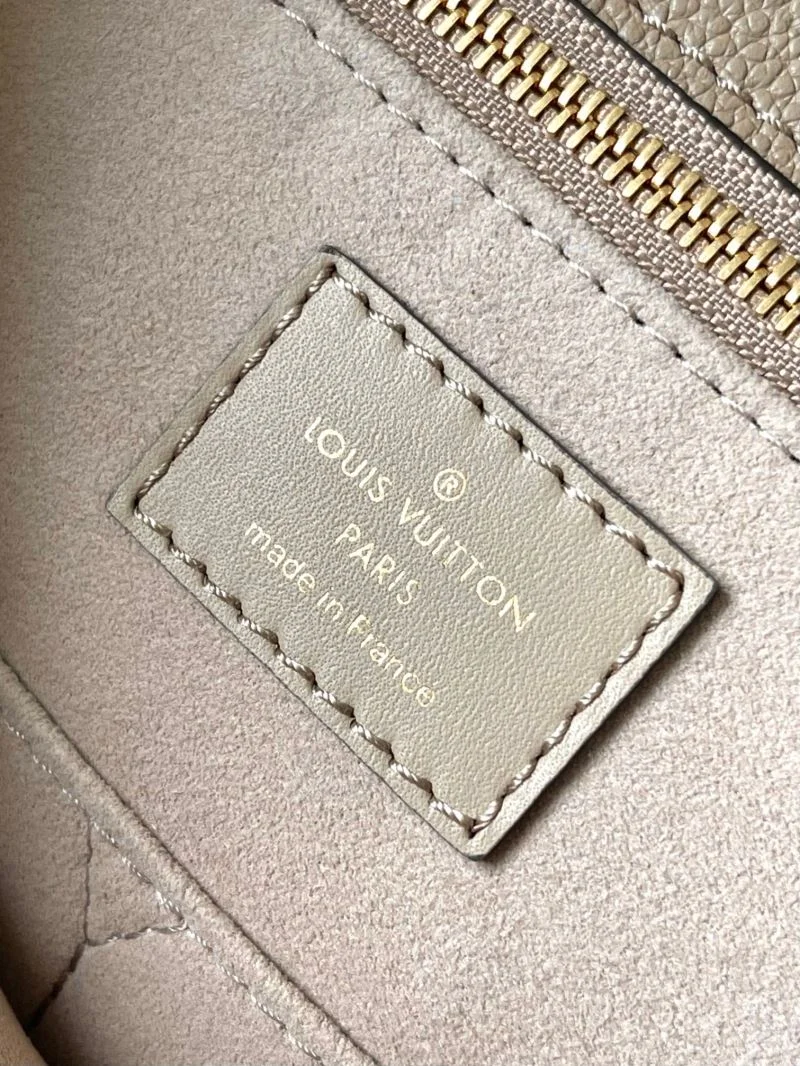 Accurate model Louis Vuitton Shopping Bags