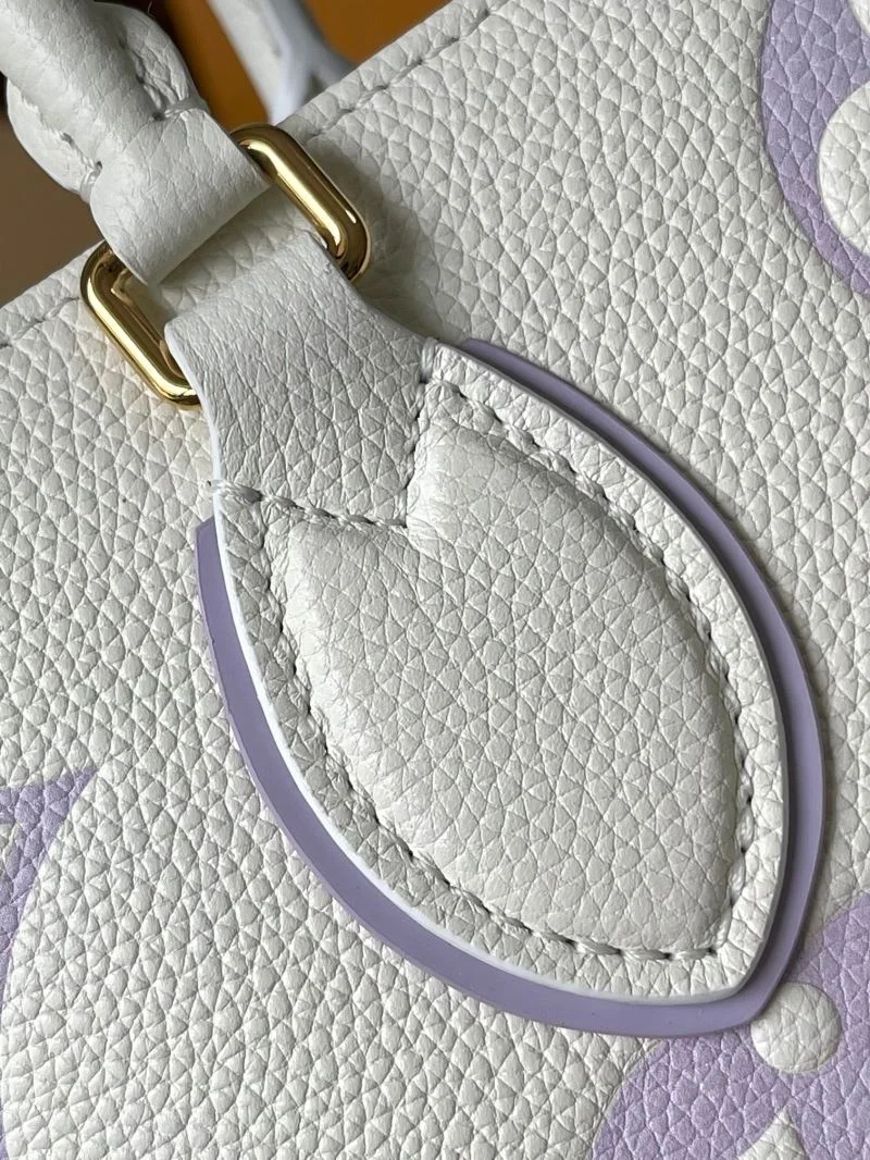 Indistinguishable Louis Vuitton Shopping Bags
