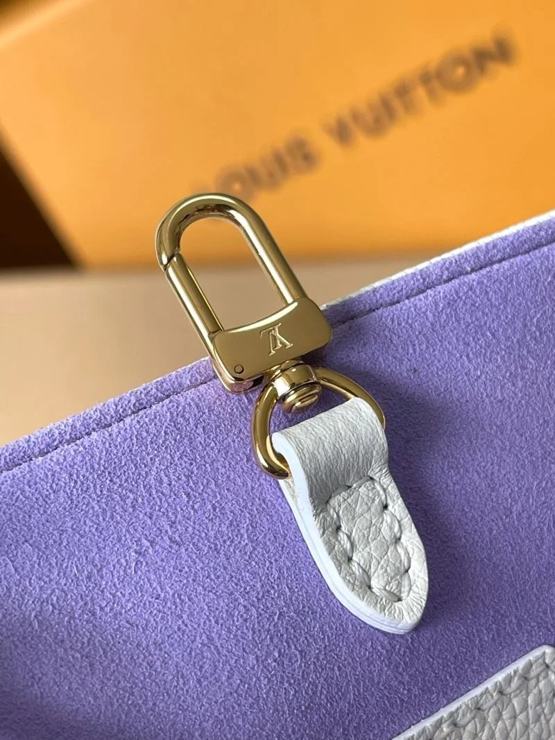 Indistinguishable Louis Vuitton Shopping Bags