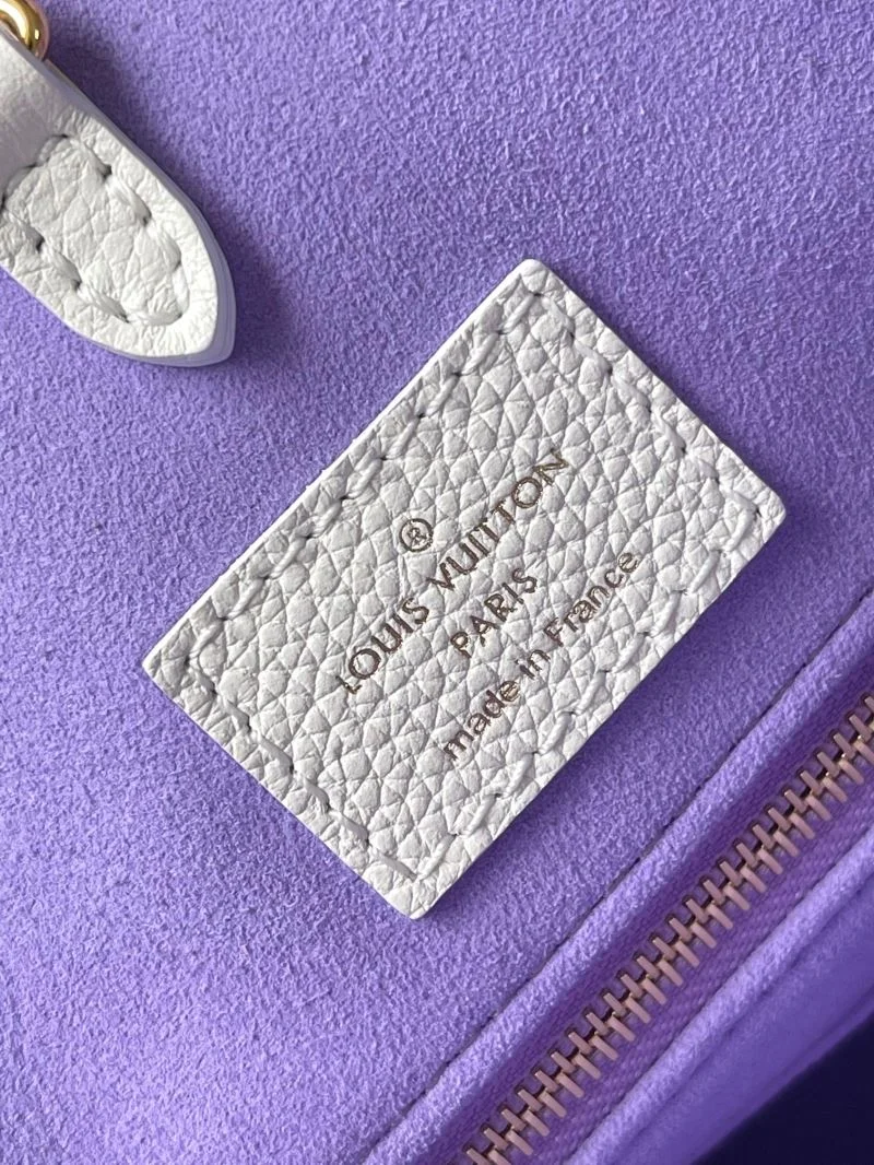 Indistinguishable Louis Vuitton Shopping Bags
