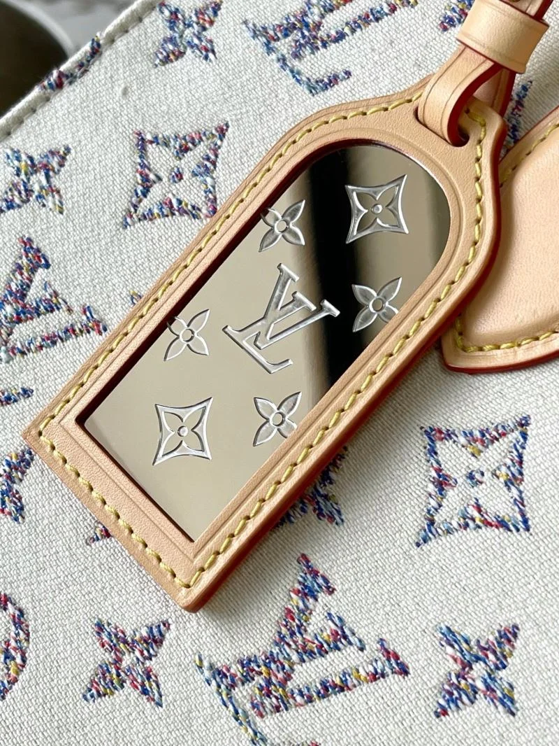 Indistinguishable Louis Vuitton Shopping Bags