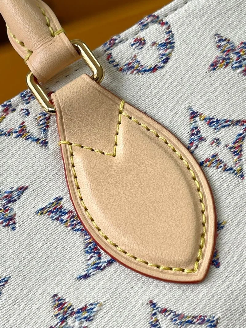 Indistinguishable Louis Vuitton Shopping Bags