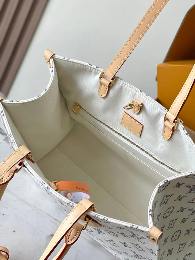 Indistinguishable Louis Vuitton Shopping Bags