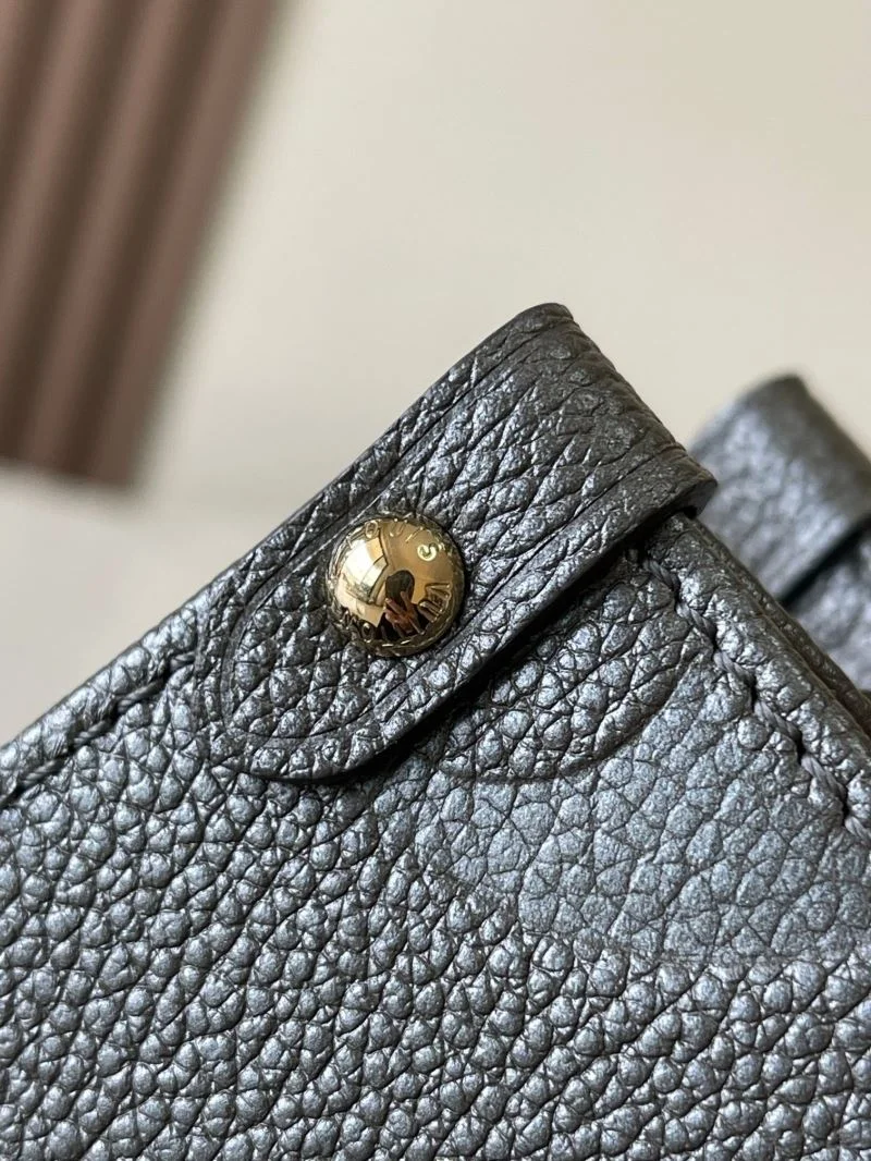 Accurate model Louis Vuitton Shopping Bags