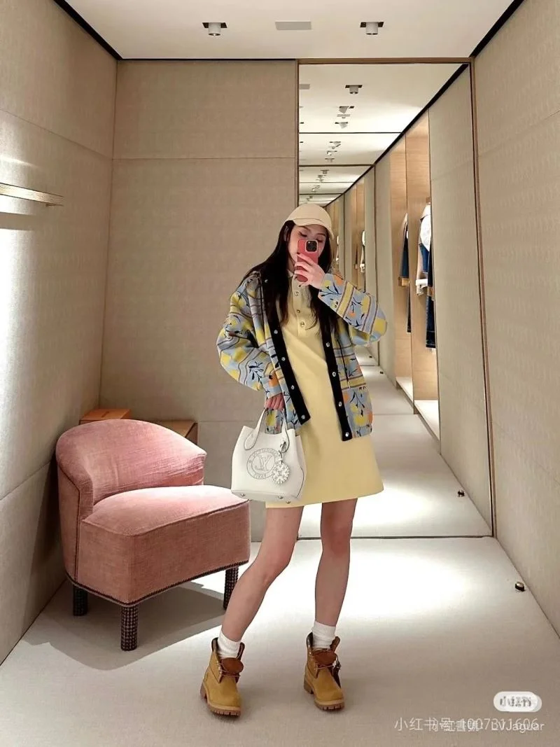 Economical Louis Vuitton Shopping Bags